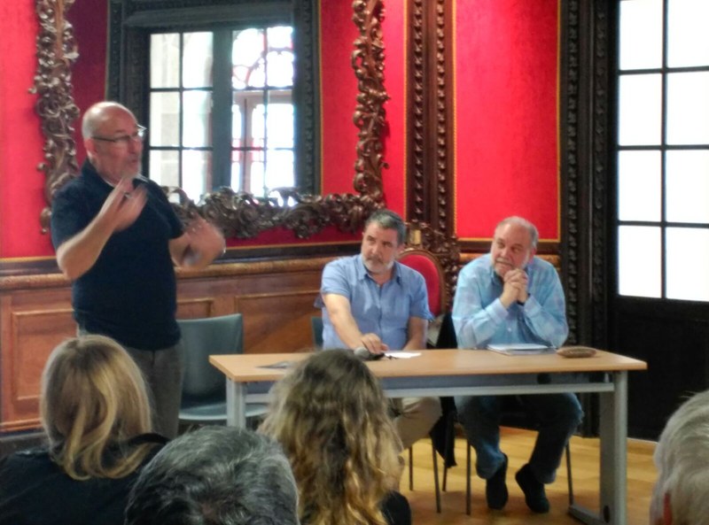 José Ángel Romano Perez presentó ayer en Deba su última novela ...